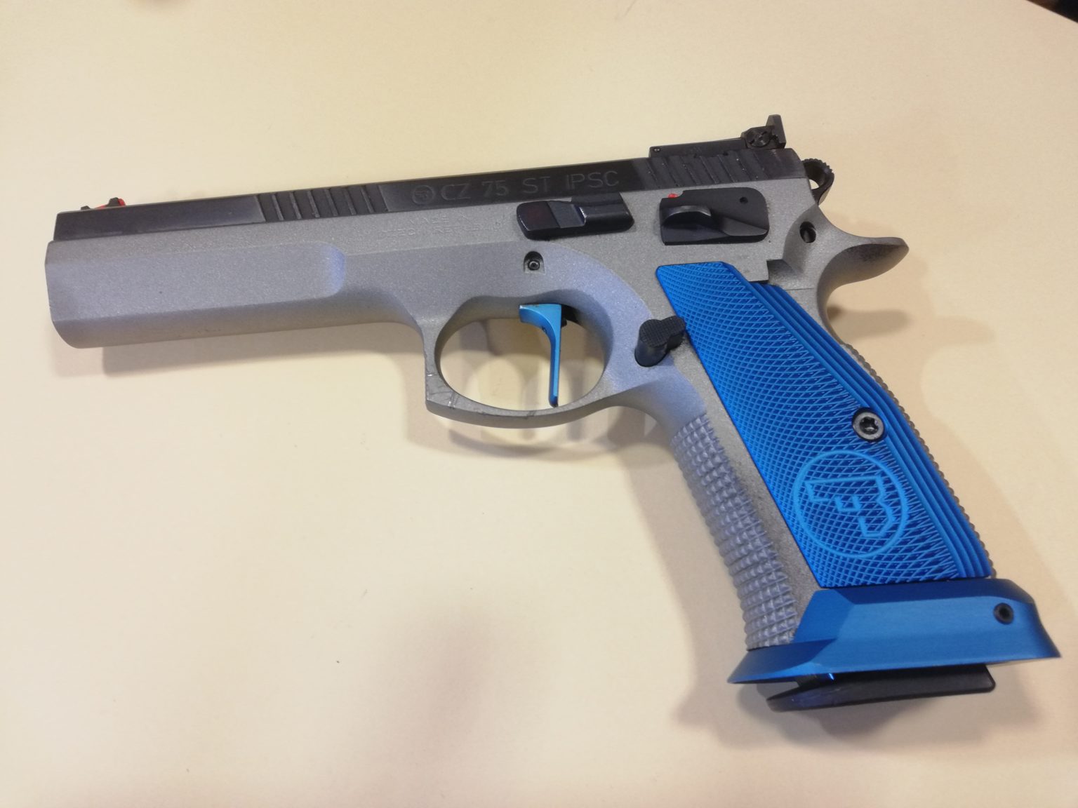 Pistolet semi automatique CZ modèle 75ST IPSC, calibre .40 Smith et ...